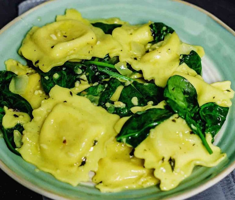 Garlic Butter Ravioli With Spinach {Easy Pasta Dish}